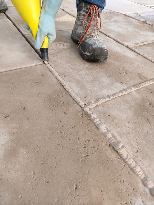 Comment réaliser les joints de sa terrasse ? - Fabemi